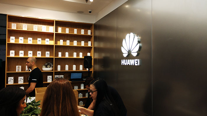 Huawei opens flagship store in Mall of Emirates, Dubai (UAE ...
