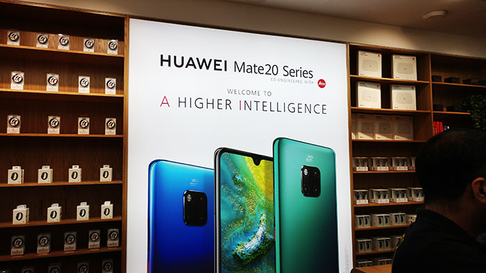 Huawei opens flagship store in Mall of Emirates, Dubai (UAE ...