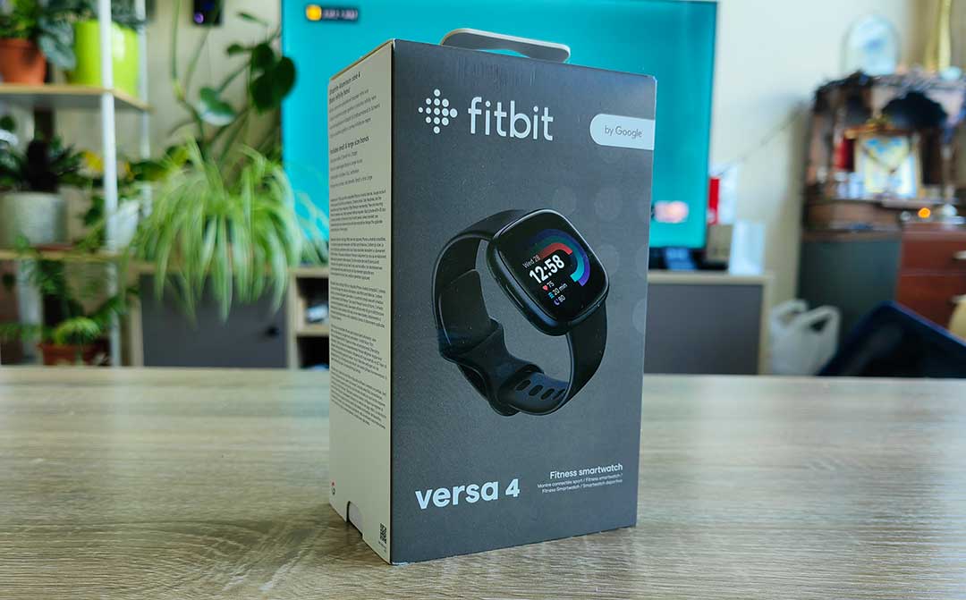 Review of Fitbit versa 4 fitness smartwatch in the UAE - CriticReviewer.com