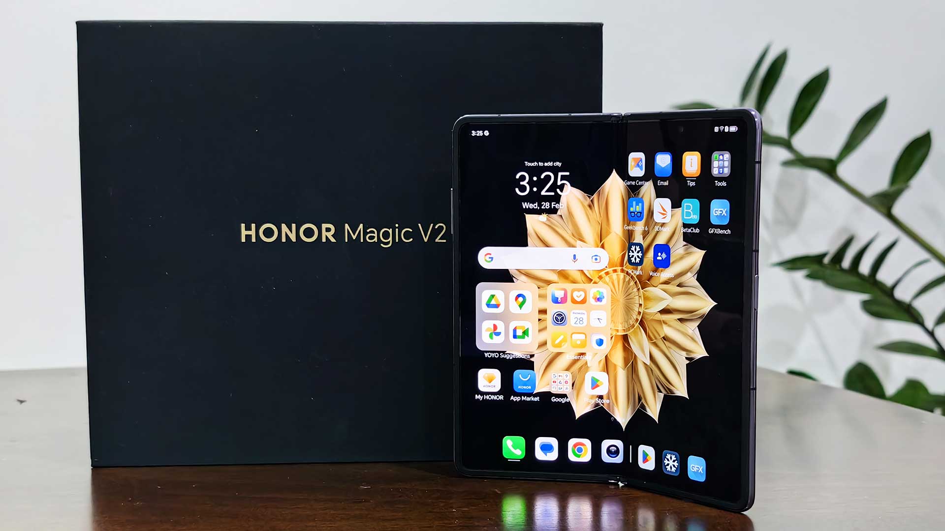 Review of Honor Magic V2 Foldable Smartphone in the UAE - CriticReviewer.com Tech Review