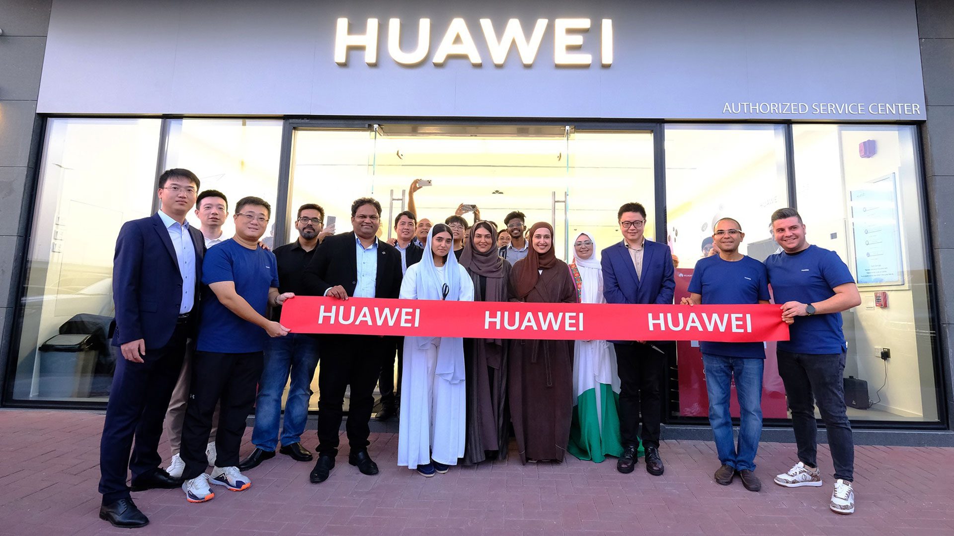 Huawei Opens New Service Center in Al Karama, Dubai, UAE