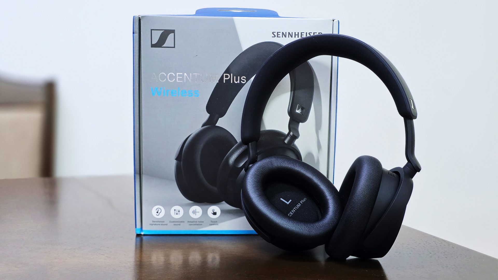 Review of Sennheiser Accentum Plus ANC Headphones in the UAE